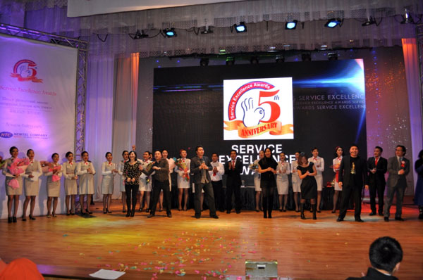 Мобиком корпорацийн 2011 оны борлуулалт үйлчилгээний шилдэг ажилтан ...