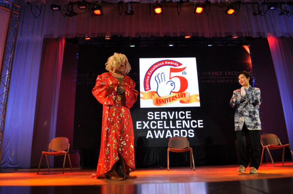 Мобиком корпорацийн 2011 оны борлуулалт үйлчилгээний шилдэг ажилтан ...