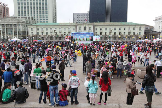 Сүхбаатарын талбайд Хүүхдийн баярын үйл ажиллагааны нээлт боллоо