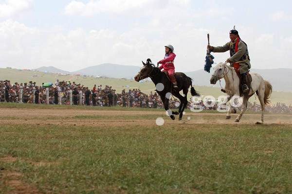 Б.Батдэлгэрийн халзан даага түрүү магнай боллоо