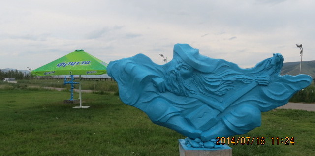 Үндэсний цэцэрлэгт хүрээлэн уран баримлуудаар гоёлоо