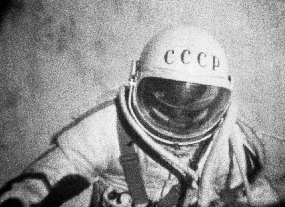 Хүн анх задгай сансарт гарсны 50 жилийн ой тохиож байна