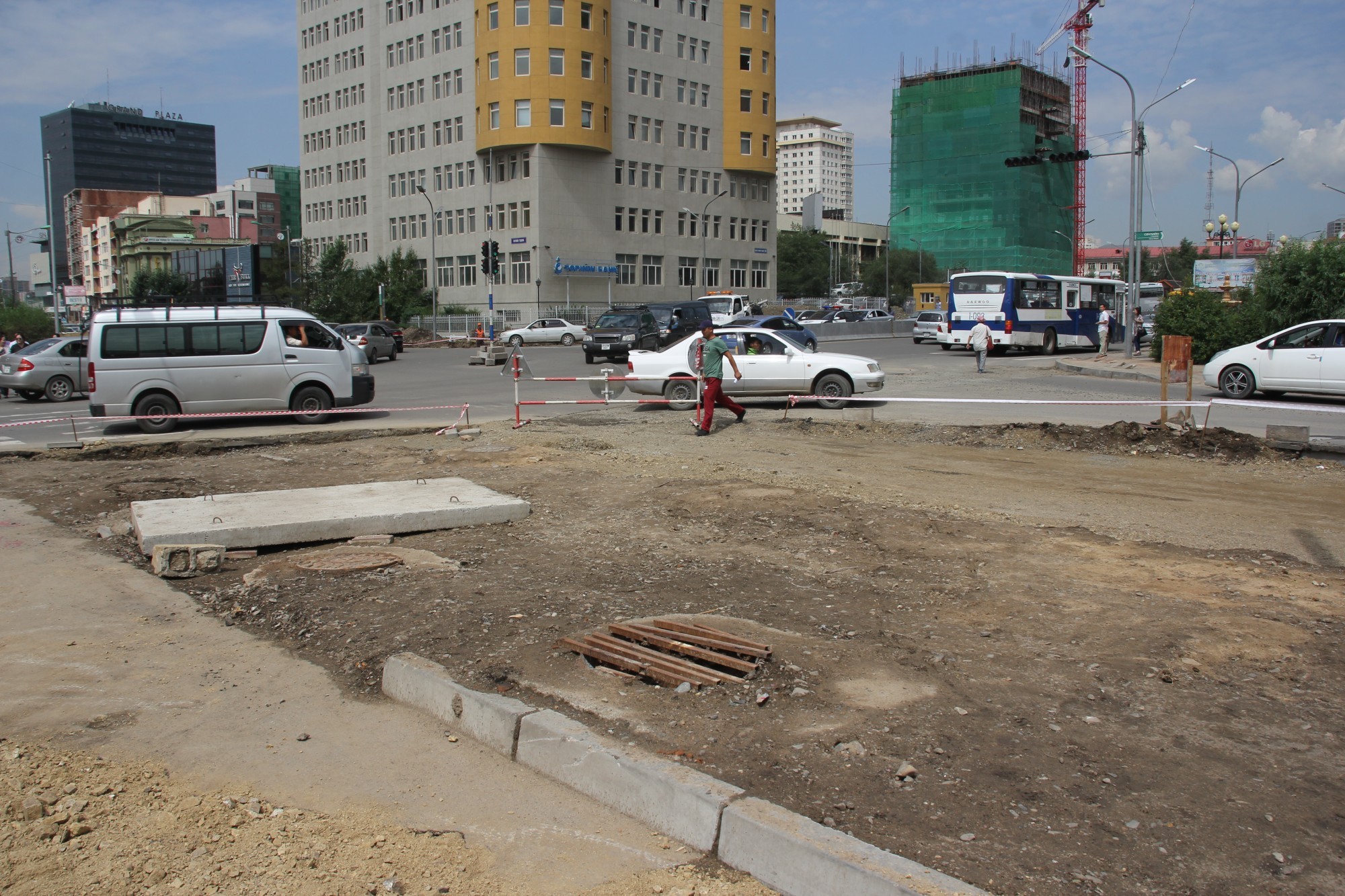 Нийслэлд 42 авто замын төсөл хэрэгжиж байна