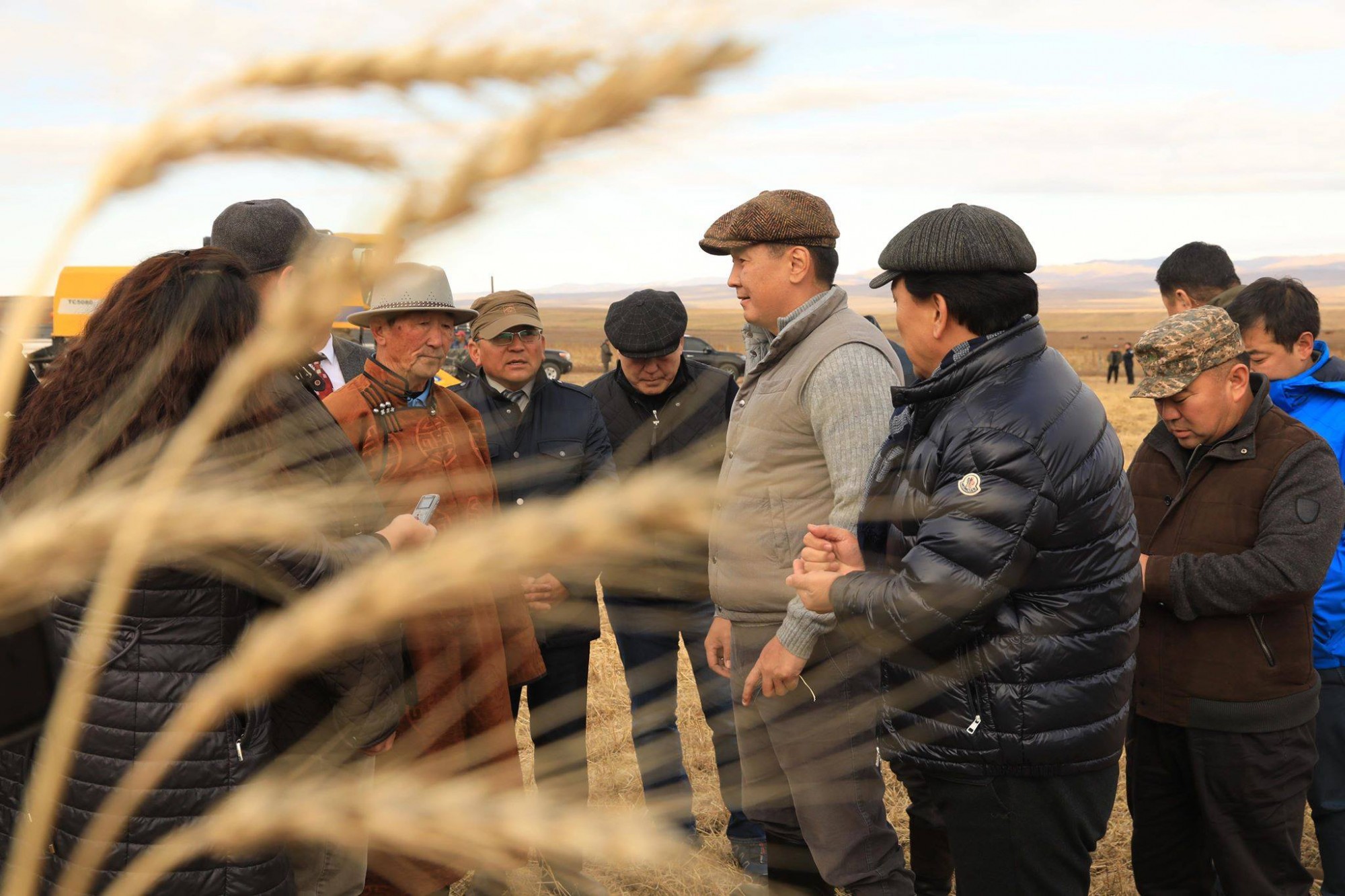 Eрөнхий сайд У Хүрэлсүх тариалангийн бүс нутагт ажиллаж байна