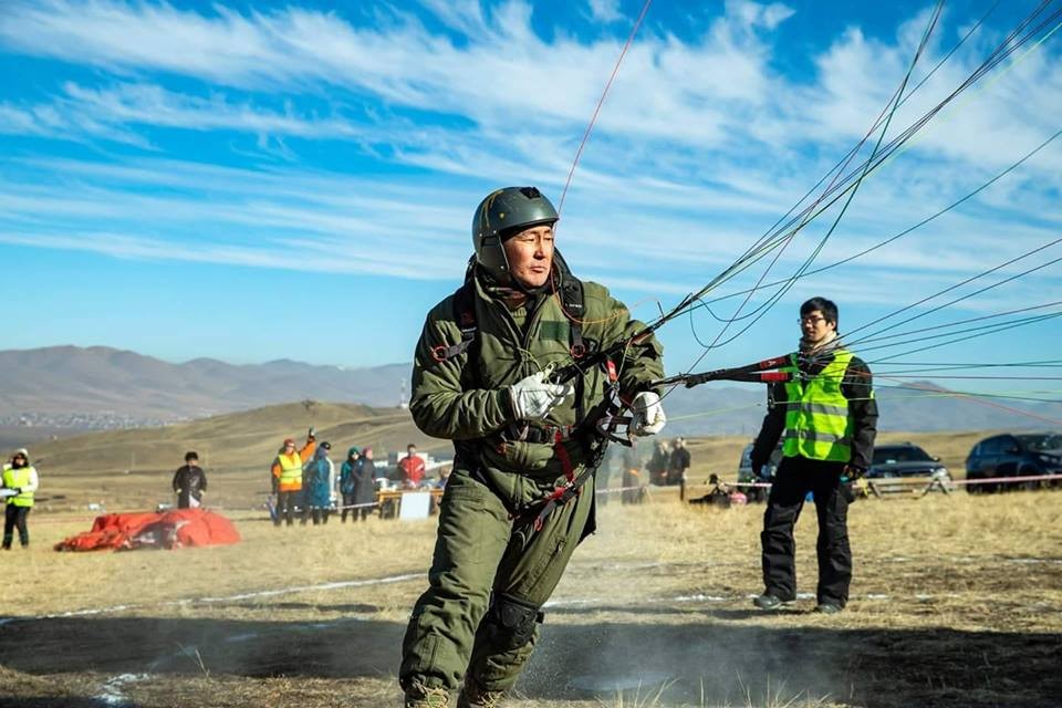 “Хөдөлгүүрт шүхэр болон нисгэгчгүй нисэх төхөөрөмж“ ийн дадлага сургууль хийлээ