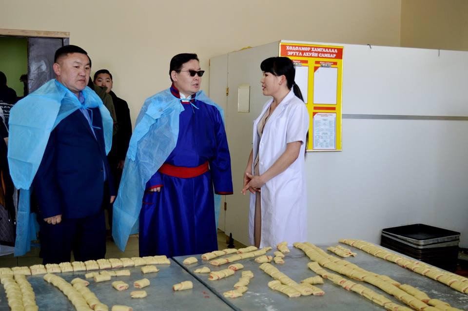 Г Занданшатар Ард түмний минь гар дулаан сэтгэл дүүрэн байх ёстой