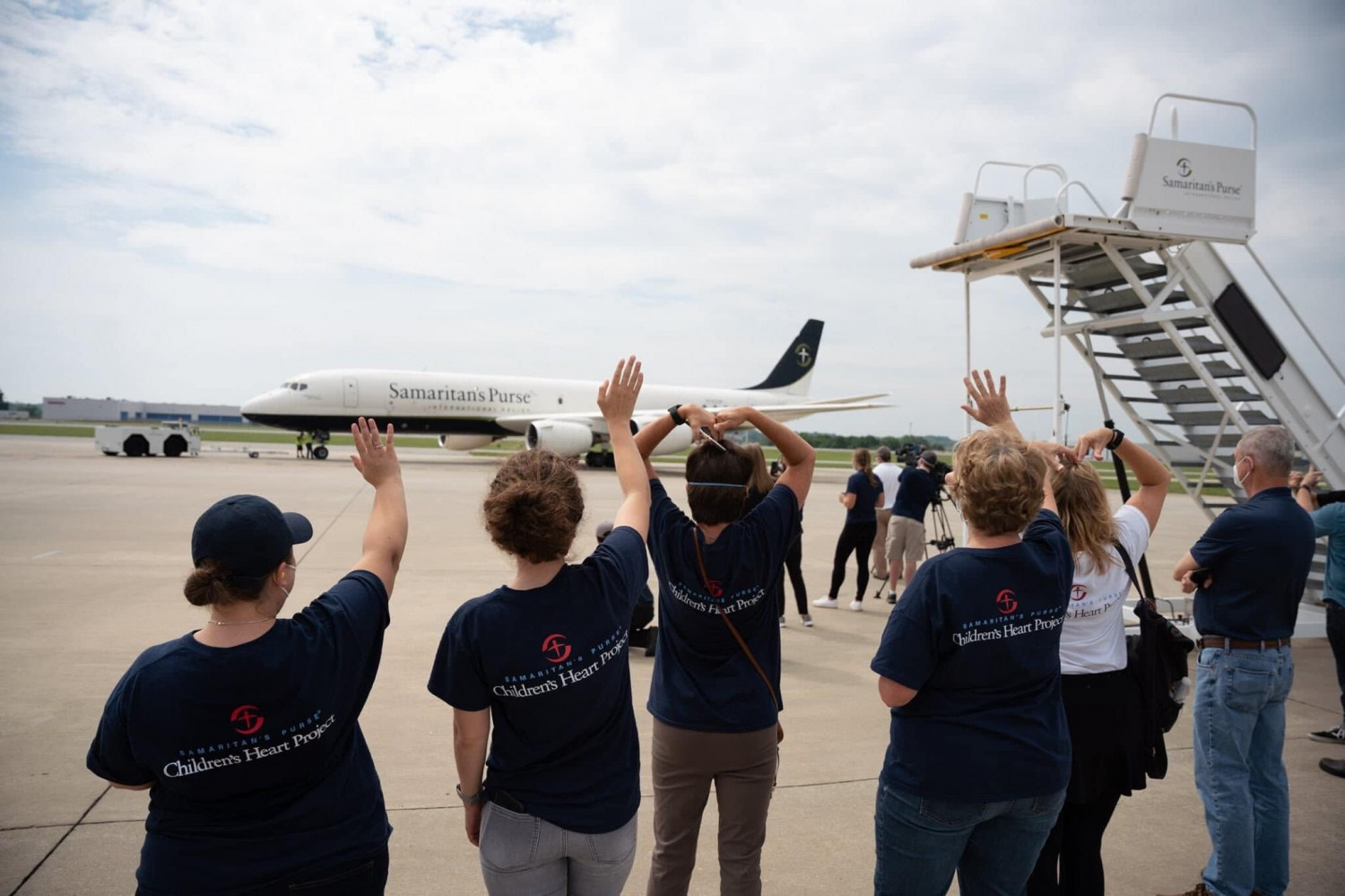 АНУ д зүрхний хагалгаанд орсон хүүхдүүд эх орондоо ирлээ