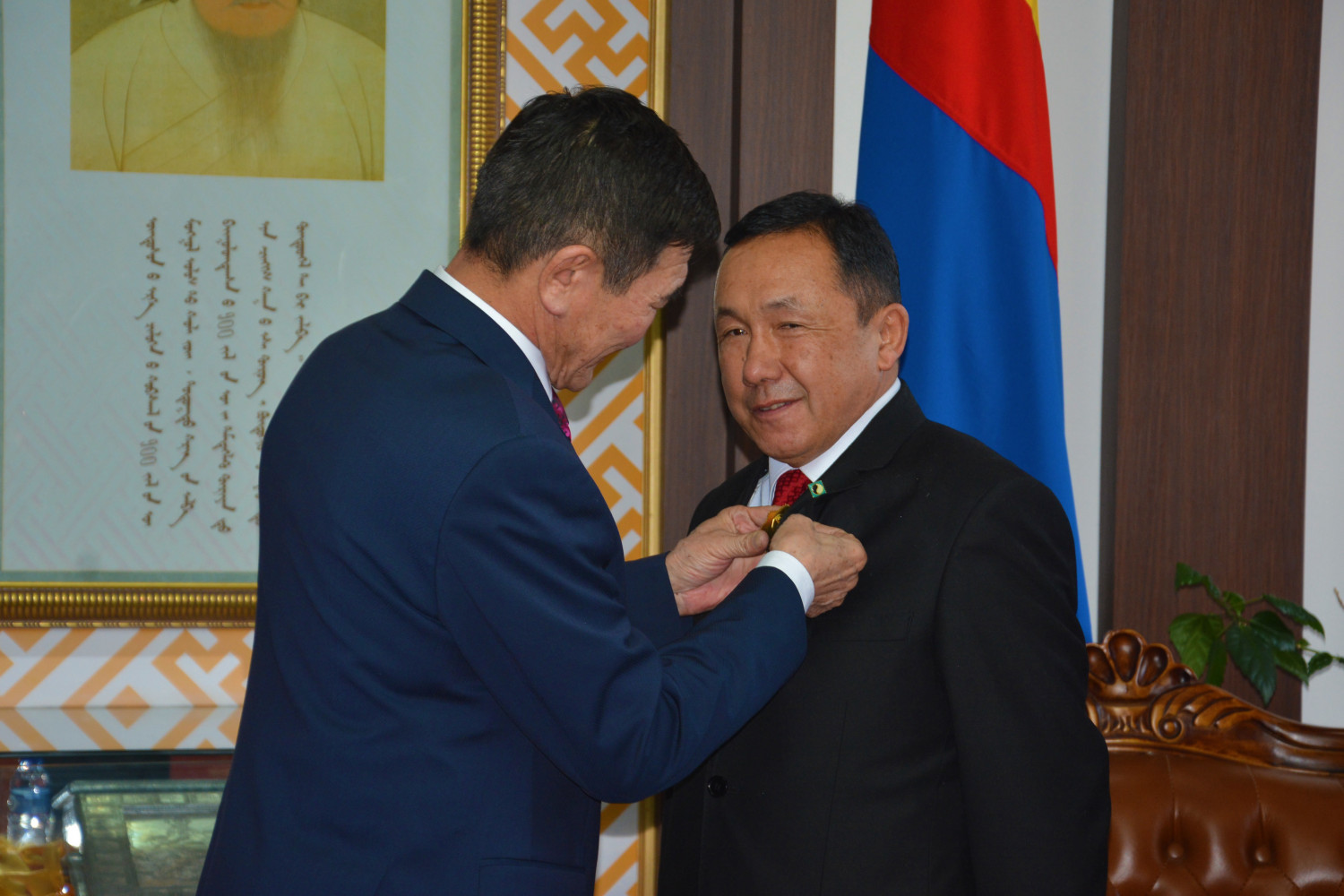 Таван хүн Үндсэн хуулийн цэцийн гишүүнд нэрээ дэвшүүлжээ