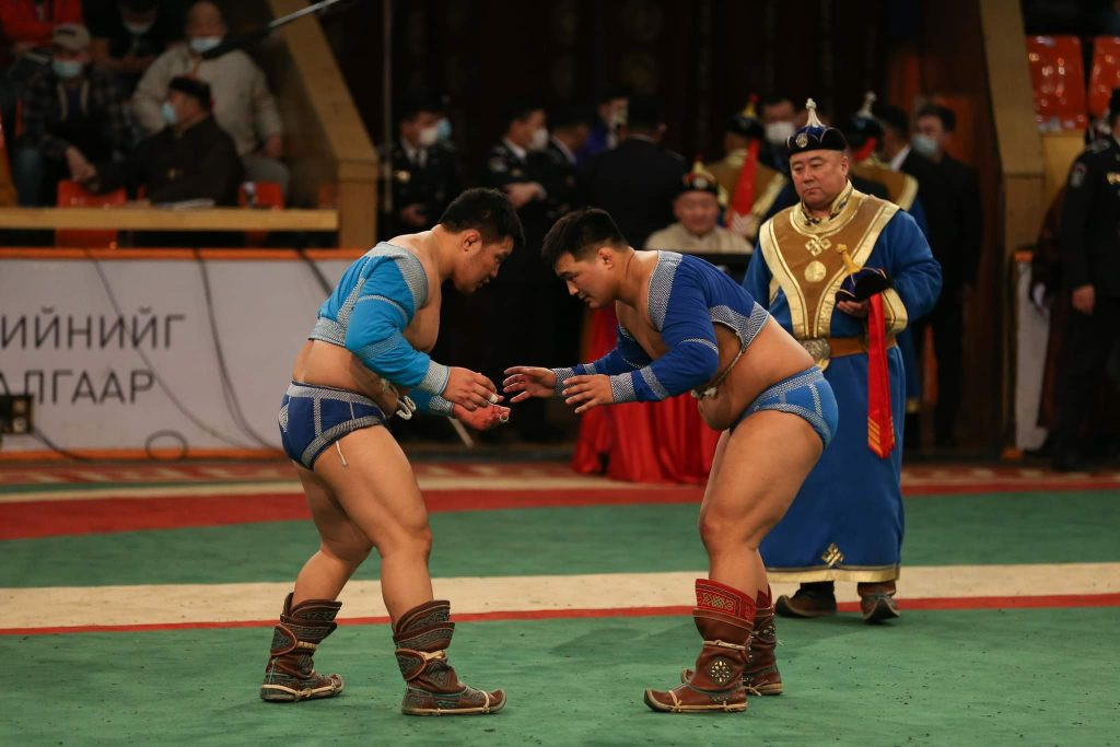 ФОТО Буян үйлдэгч хэмээх Усан бар жилийн сар шинийн барилдаан