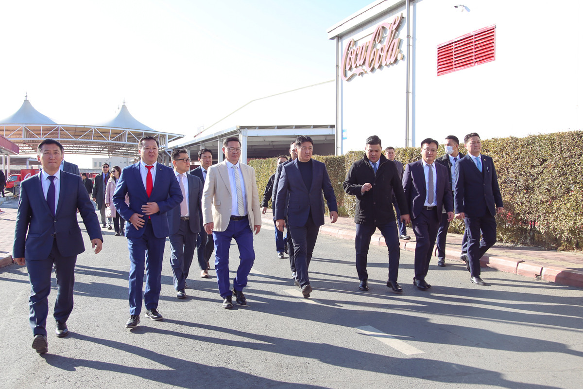 Ерөнхийлөгч У Хүрэлсүх М Си Эс Кока Кола компанийн үйл ажиллагаатай