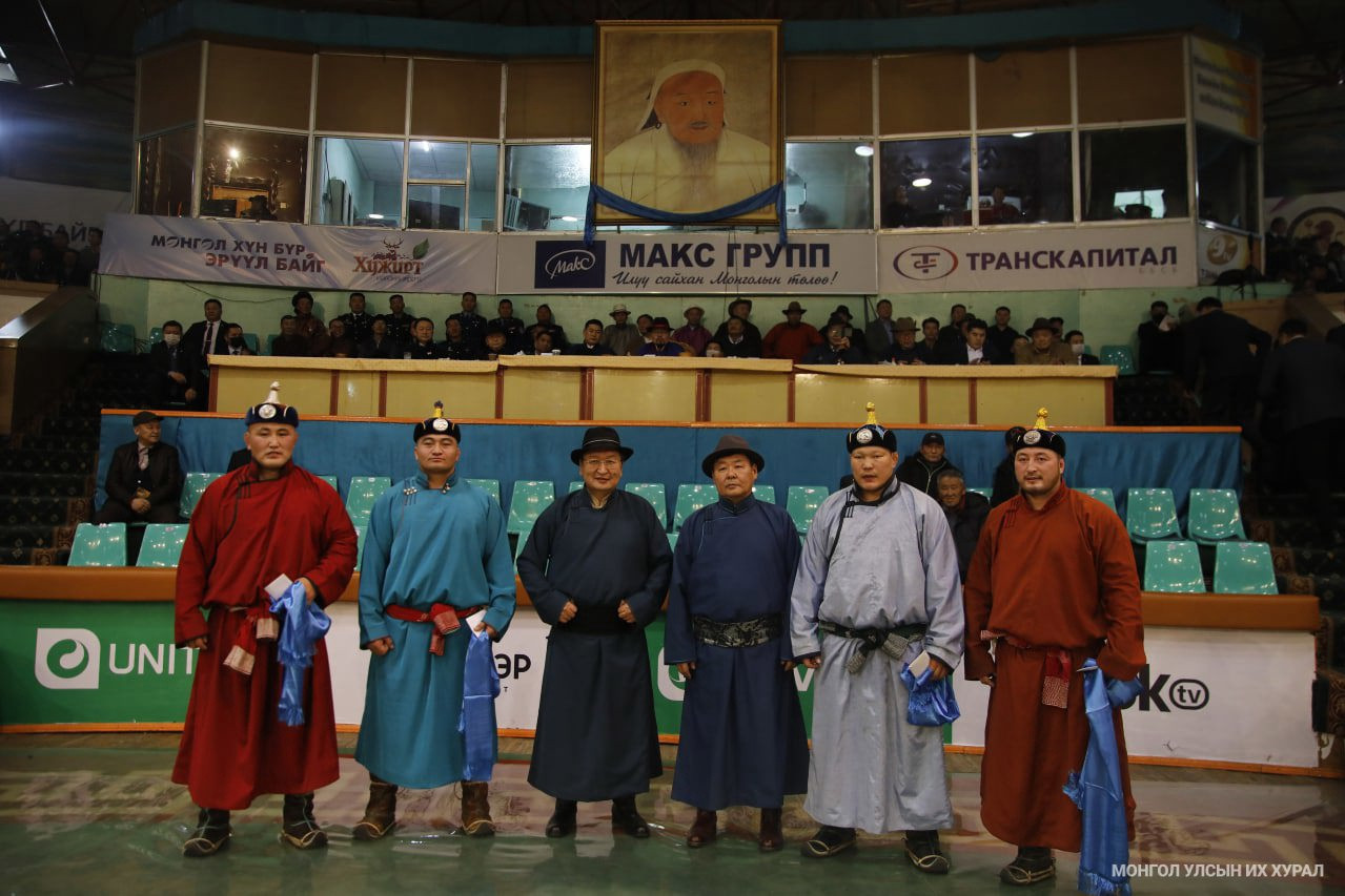 Улс тунхагласны баярт зориулсан бөхийн барилдаанд П Бүрэнтөгс түрүүлж О Хангай үзүүрлэлээ