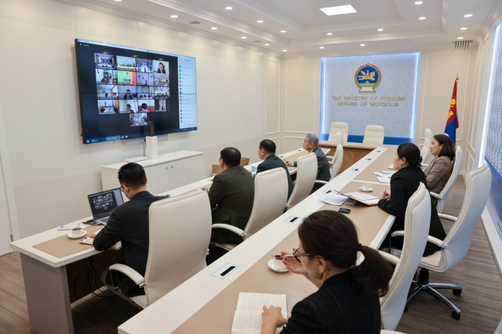 Замын Үүд Эрээн авто замын боомт ажиллаж эхлэхтэй холбогдуулан уулзалт хийв