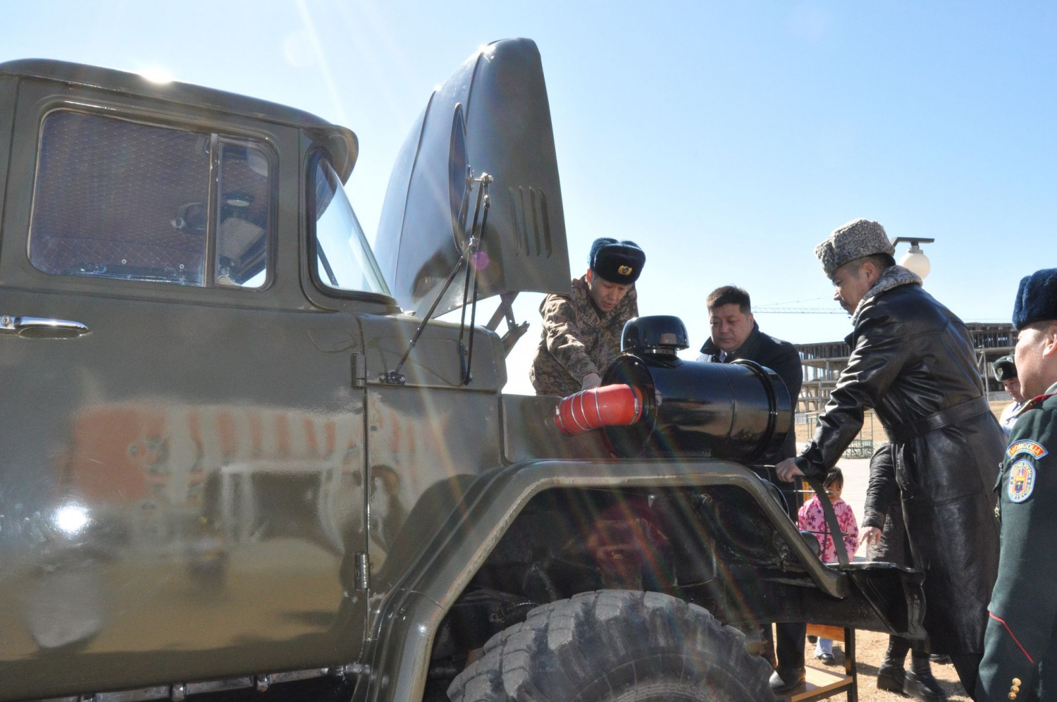 Зэвсэгт хүчний бензин хөдөлгүүрт техникийг дизель хөдөлгүүртэй болгоно