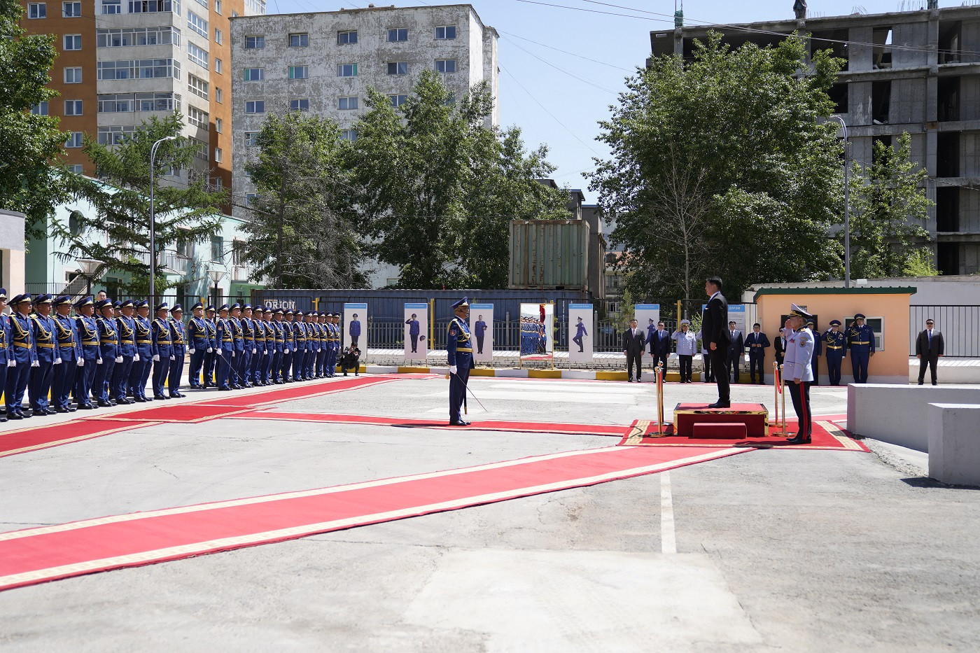 Д Одхүү онцгой байдлын албаны анхны сайдын нэрэмжит шагнал хүртэж 20 сая төгрөгөөр шагнууллаа