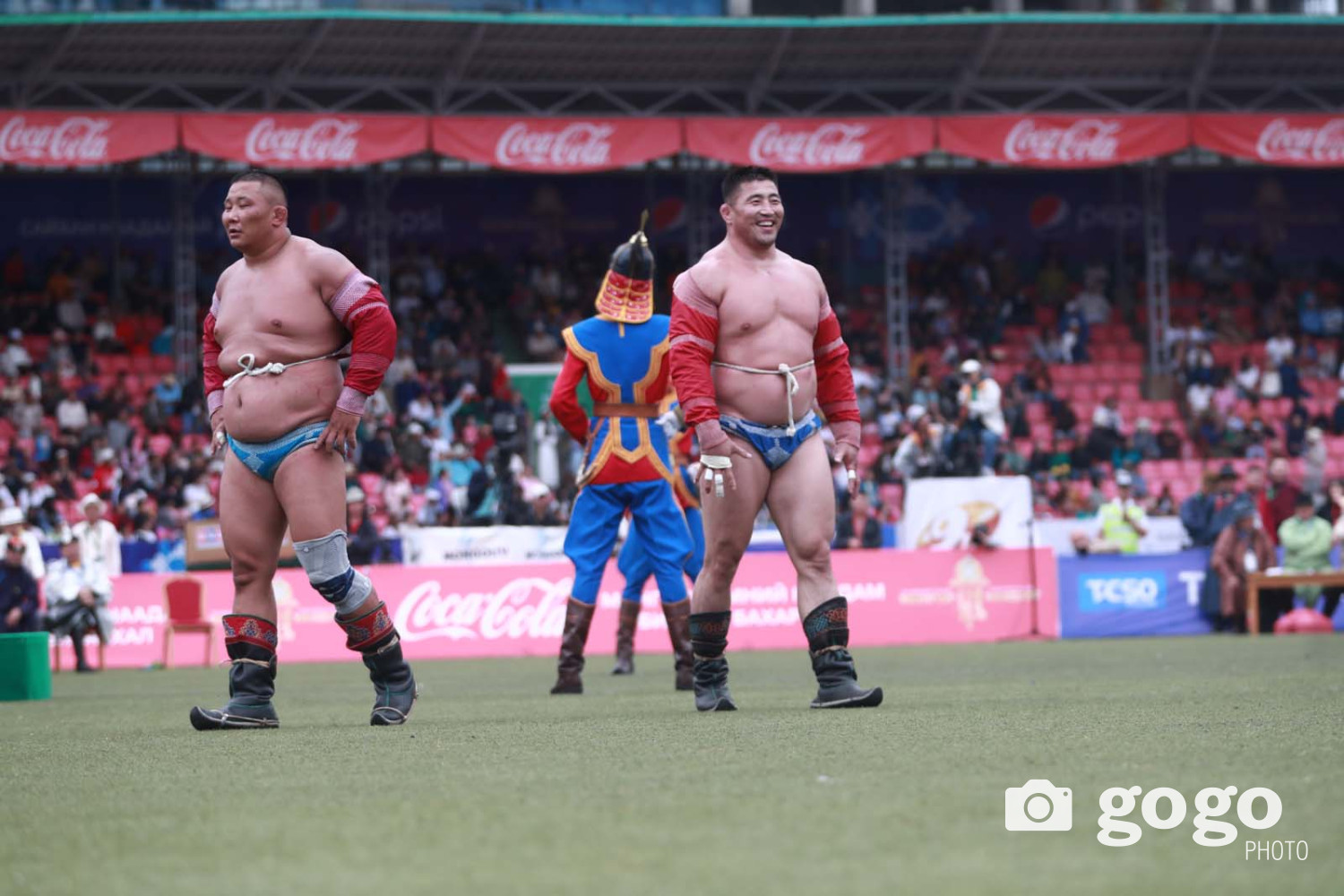 Даян аварга Н Батсуурь арслан Ц Содномдорж нарын таван бөхийг шалгаж эхэлжээ