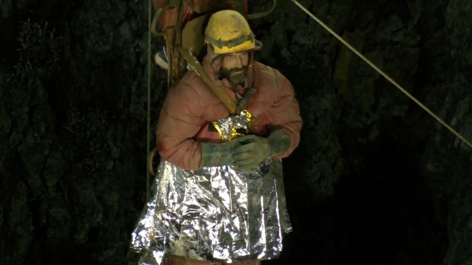 Туркийн агуйд 12 хоног гацсан америк эрийг аварчээ