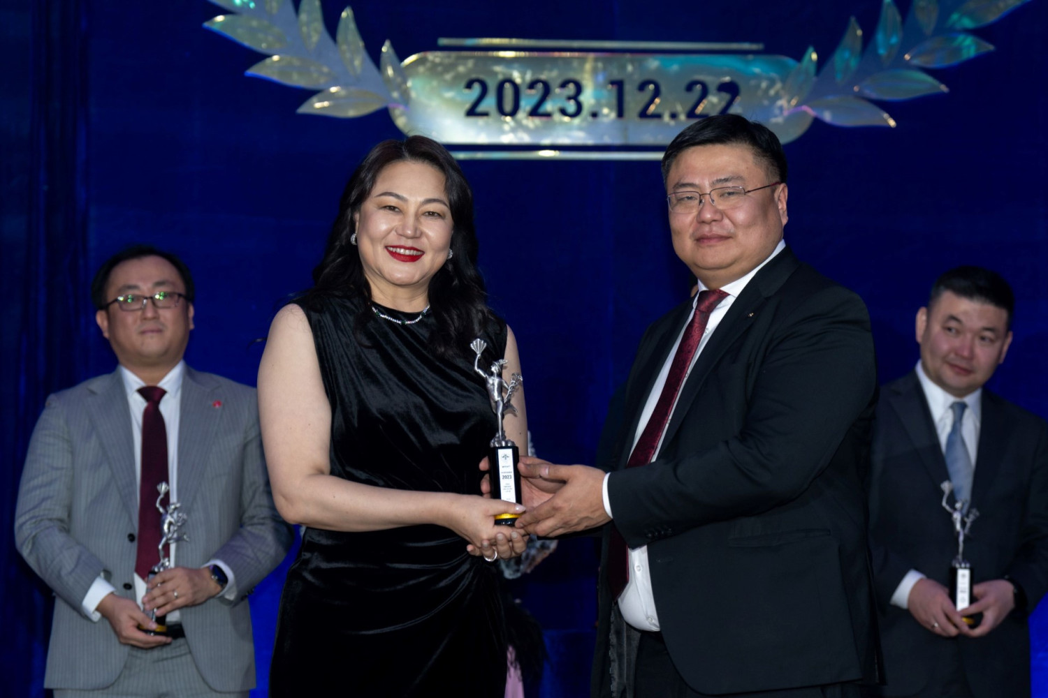 ХААН Банкийг “Оны шилдэг ААН”, “Банкны салбарын Энтрепренер”-ээр тодрууллаа