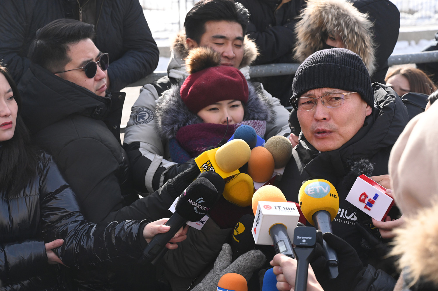 Шар усны үерээс сэргийлэн Сэлбэ голын мөсийг зөөж эхлэв