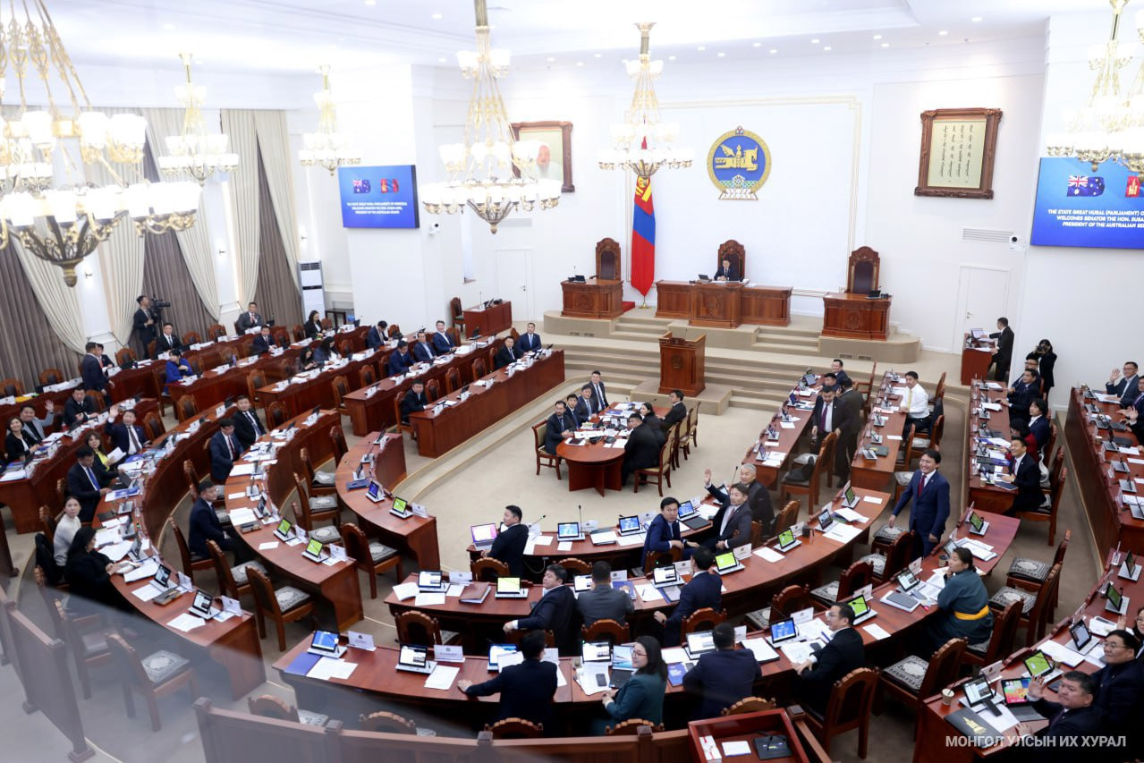 President of Australian Senate visits Mongolian Parliament session