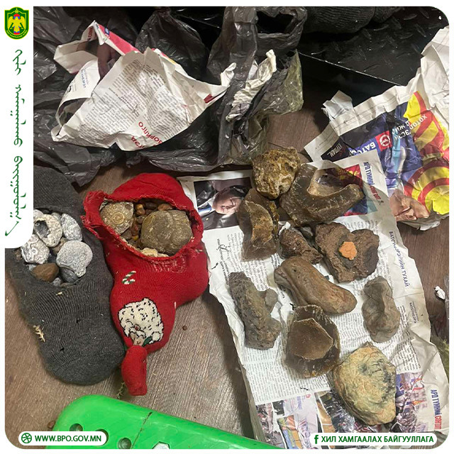 Байгалийн чулууг ачааны автомашинд нууж хилээр гаргахыг завджээ
