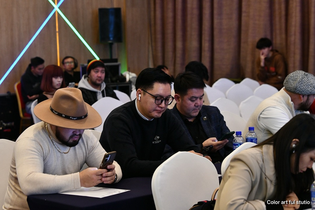 Кино уран бүтээлчид зөвлөлджээ