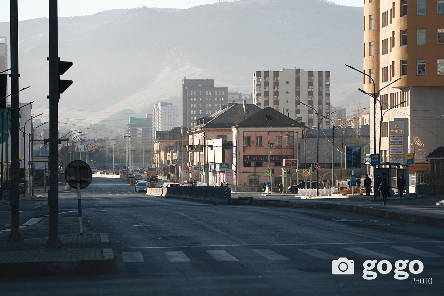 ФОТО: Хот доторх тээврийн хэрэгсэл, явган хүний хөдөлгөөнийг чангатгав