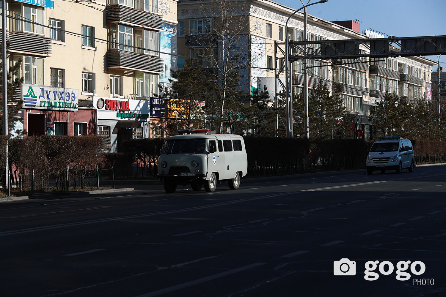 ФОТО: Хот доторх тээврийн хэрэгсэл, явган хүний хөдөлгөөнийг чангатгав