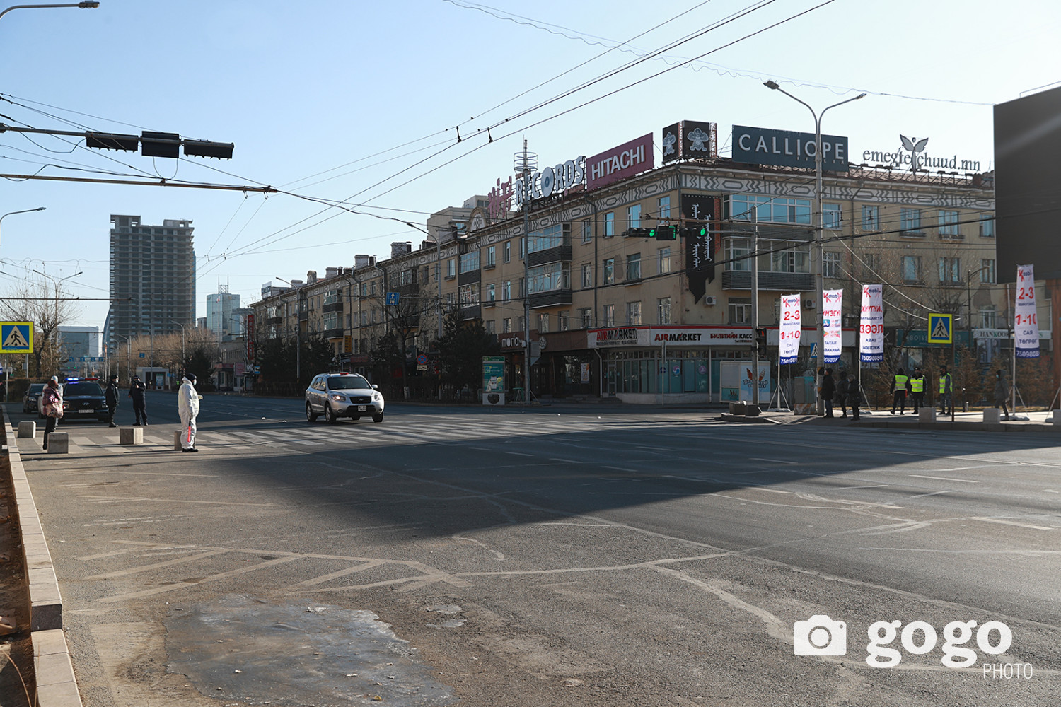 ФОТО: Хот доторх тээврийн хэрэгсэл, явган хүний хөдөлгөөнийг чангатгав