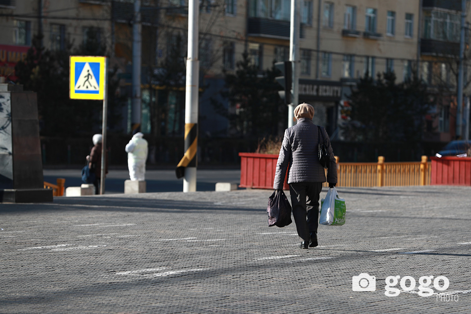 ФОТО: Хот доторх тээврийн хэрэгсэл, явган хүний хөдөлгөөнийг чангатгав