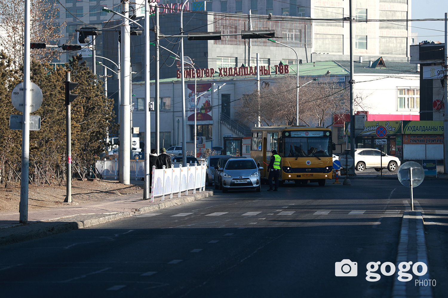 ФОТО: Хот доторх тээврийн хэрэгсэл, явган хүний хөдөлгөөнийг чангатгав