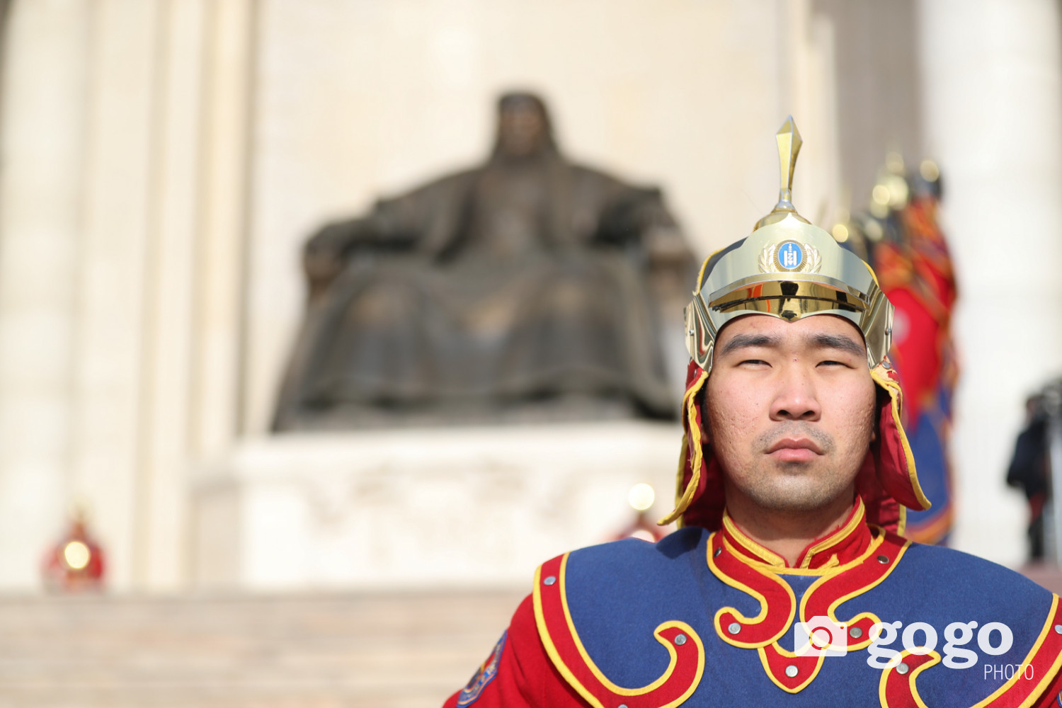 ФОТО: Төрийн өндөрлөгүүд Чингис хааны хөшөөнд хүндэтгэл үзүүллээ