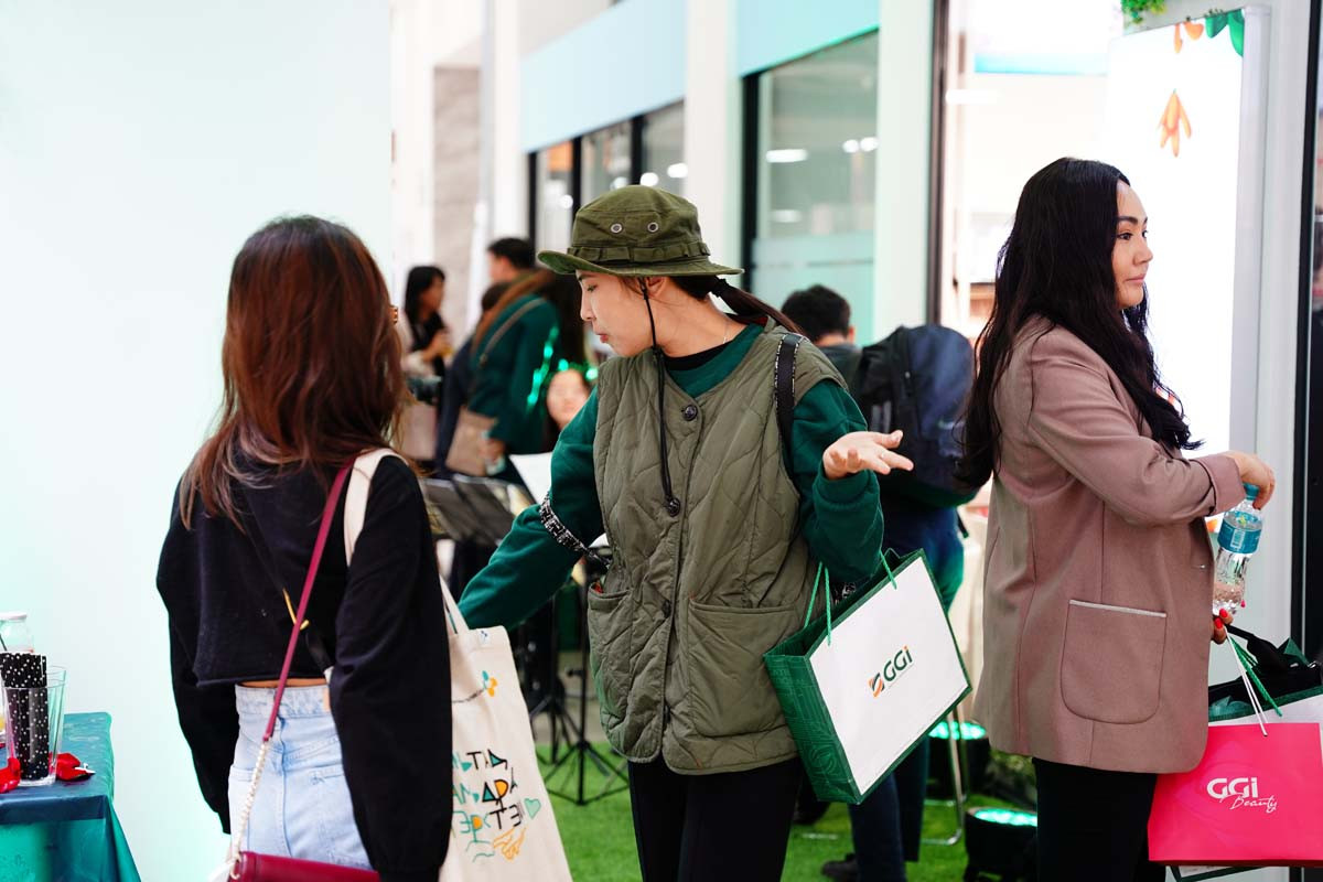 GGI PLUS нэрийн дэлгүүрээ нээлээ