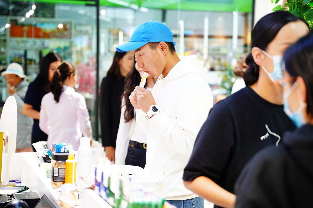 GGI PLUS нэрийн дэлгүүрээ нээлээ