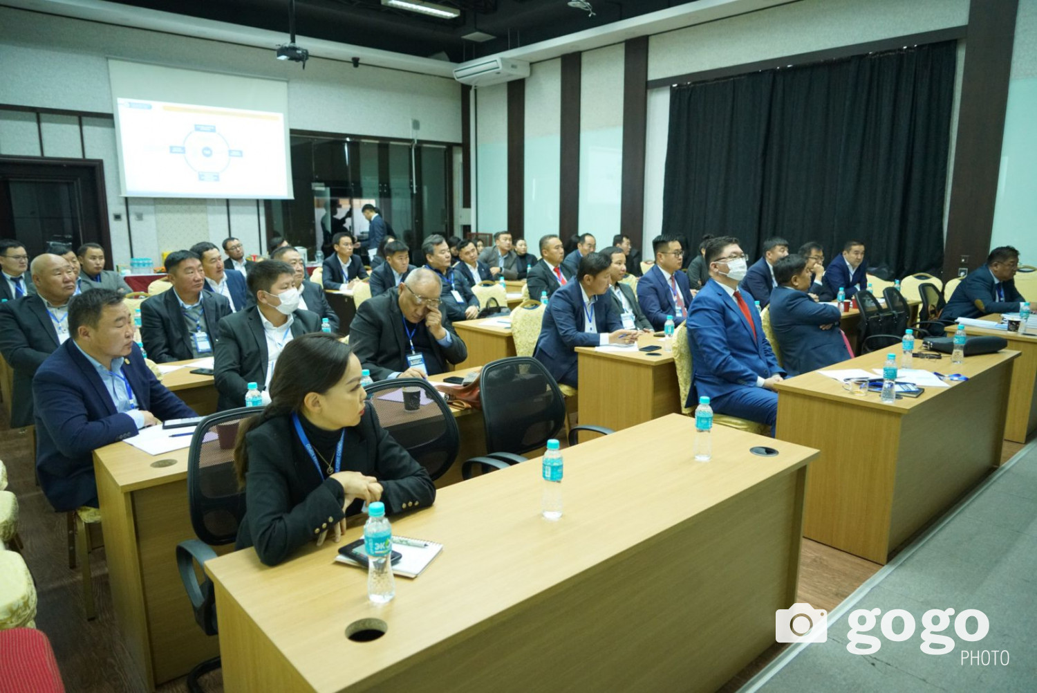 Төрийн өмчит зарим компанийг ХК болгох бэлтгэл ажлыг хэлэлцэв