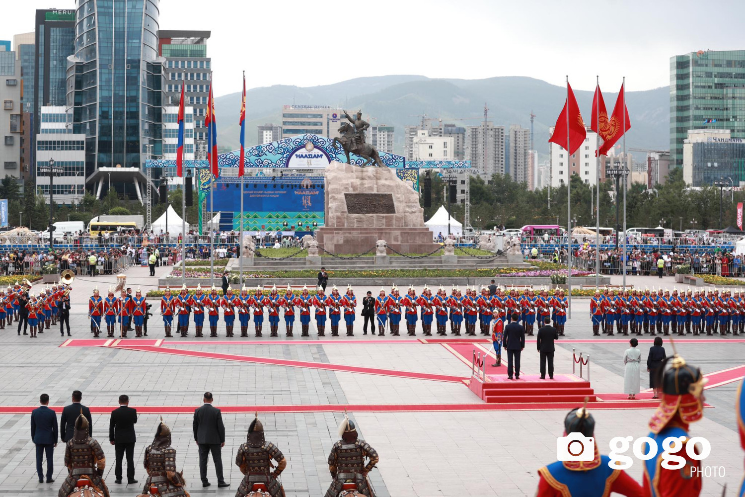 Киргиз Улсын Ерөнхийлөгч С Н Жапаровыг угтан авав