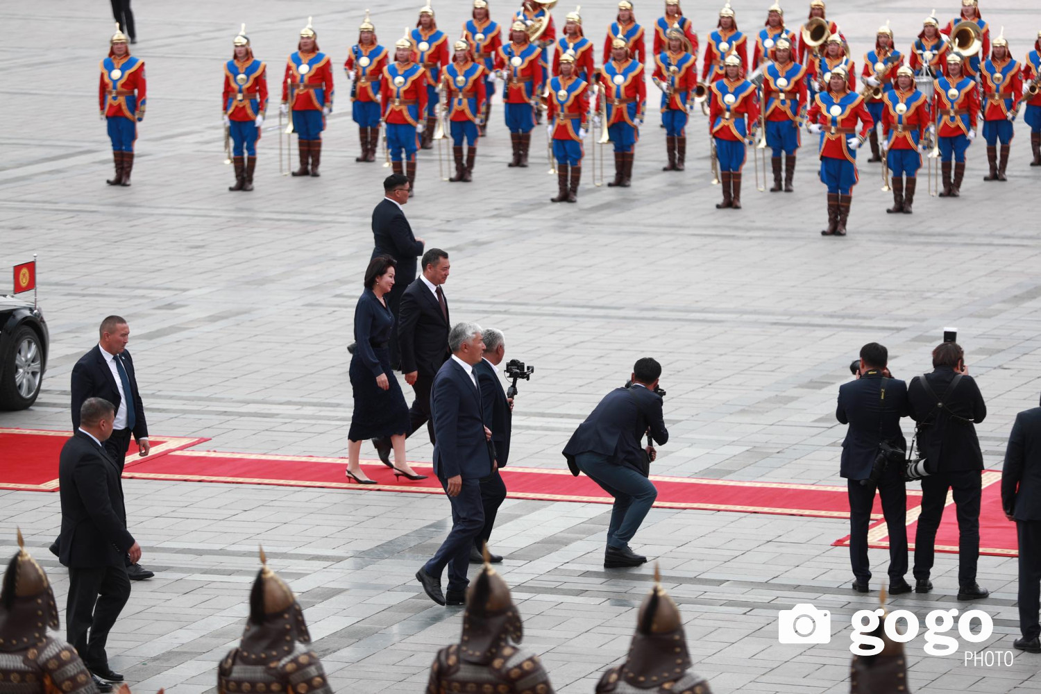 Киргиз Улсын Ерөнхийлөгч С Н Жапаровыг угтан авав