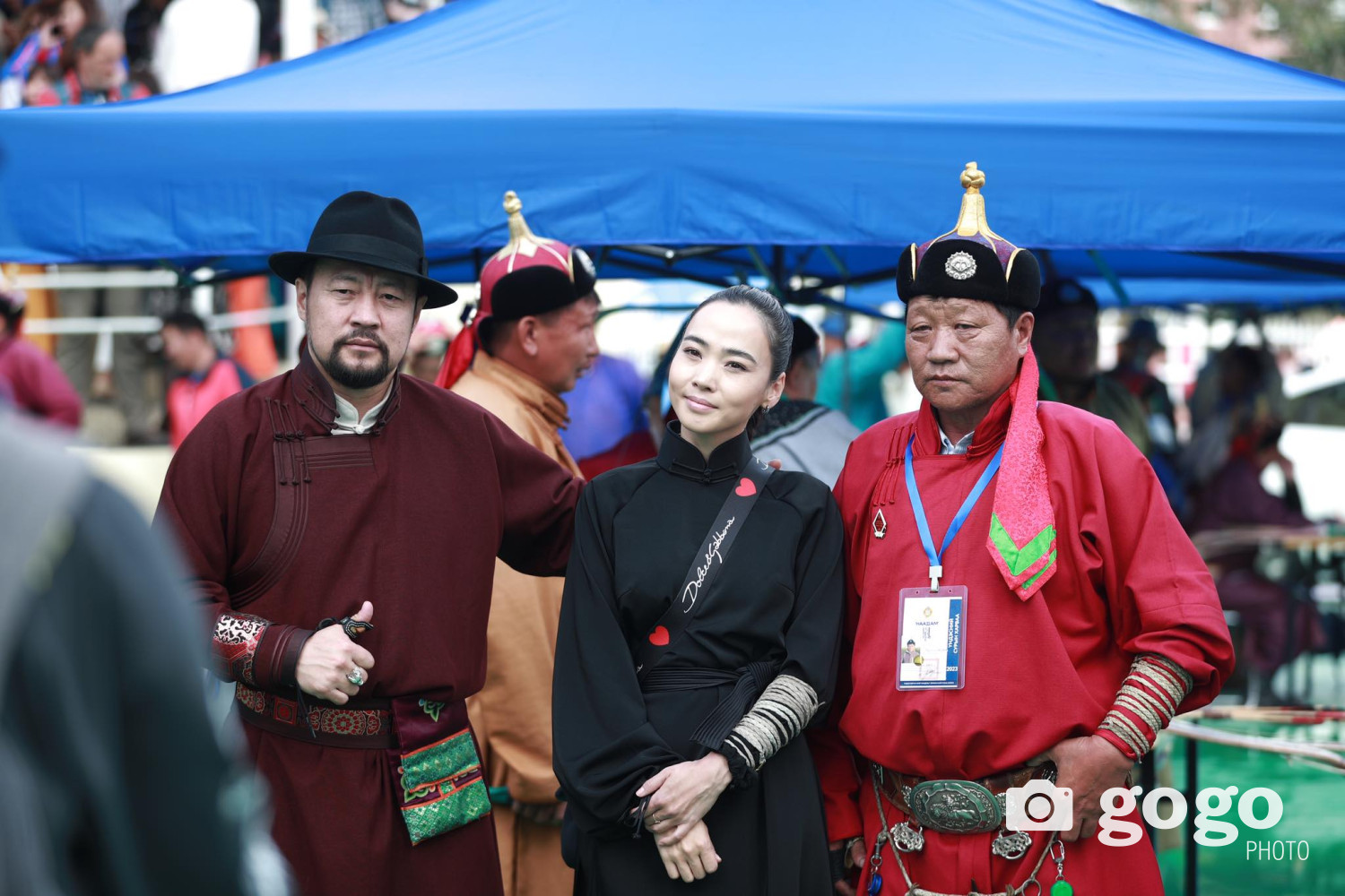 “Тамгагүй төр” жүжгийн уран бүтээлчид сурын талбайд зочилж сум тавилаа