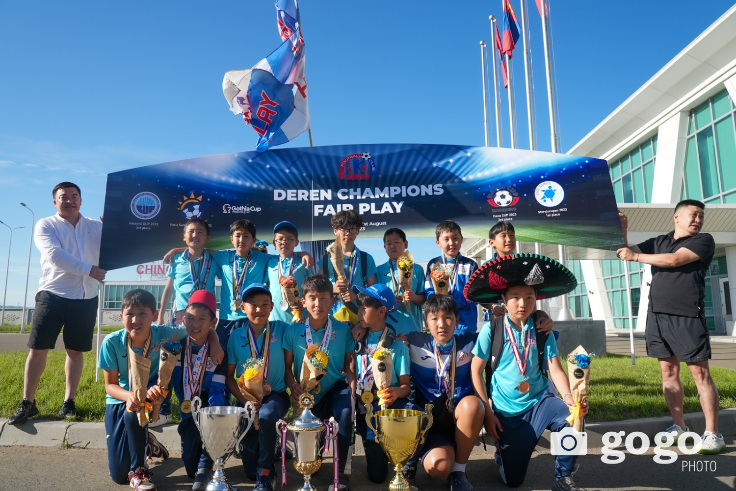 "Дэрэн" клубийн тамирчид олон улсын хөлбөмбөгийн тэмцээнд түүхэн амжилт ...