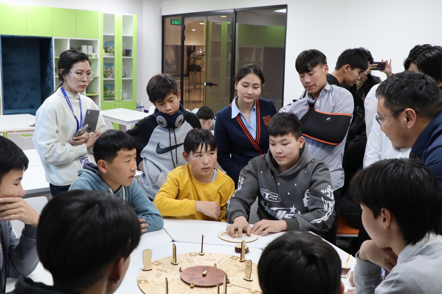 AR технологи ашиглан буган чулуун хөшөөтэй илүү ойроос танилцлаа