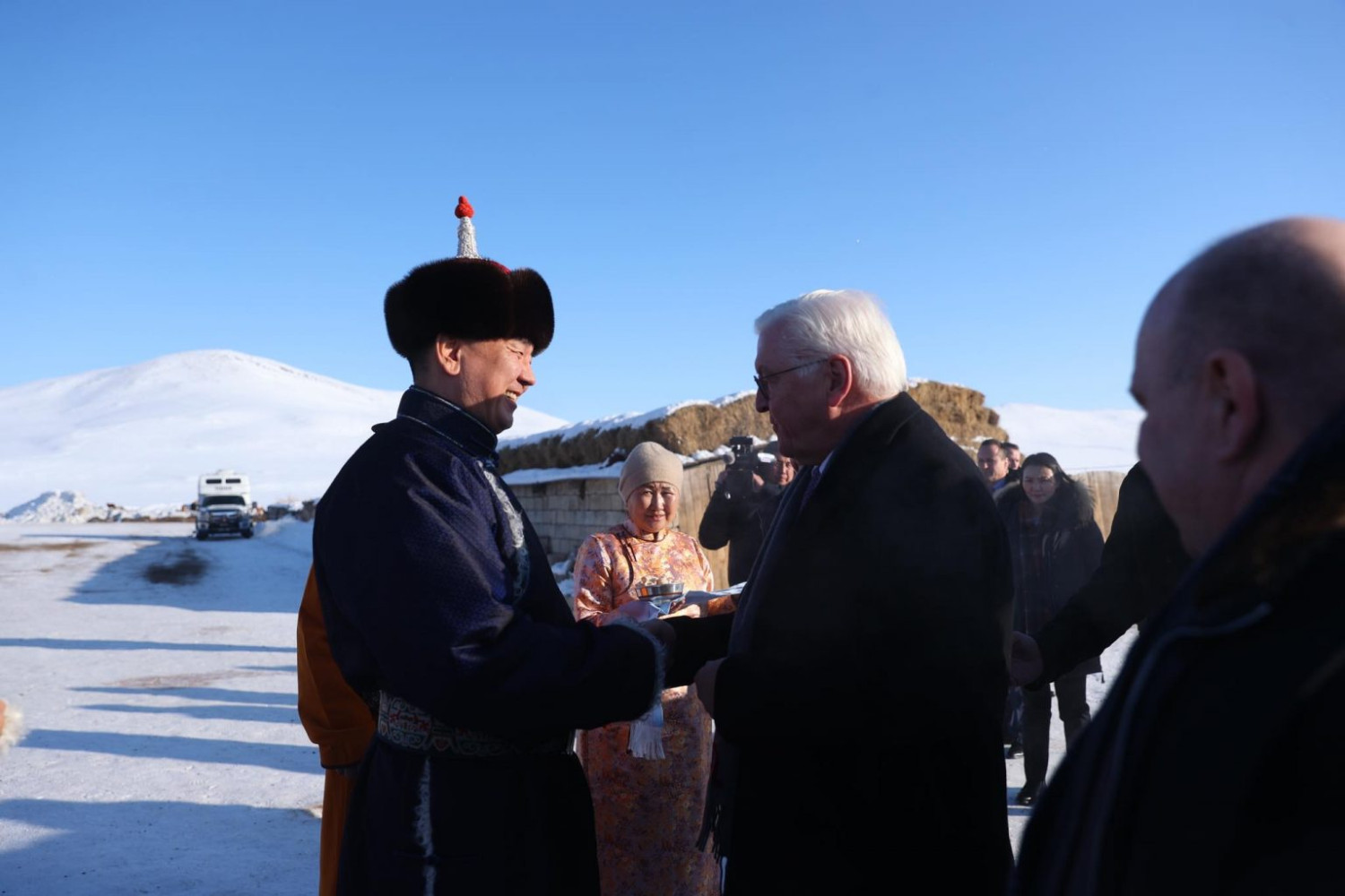 ФОТО ХБНГУ ын Ерөнхийлөгч Ф В Штайнмайэр гэргийн хамт монгол айлд зочлов