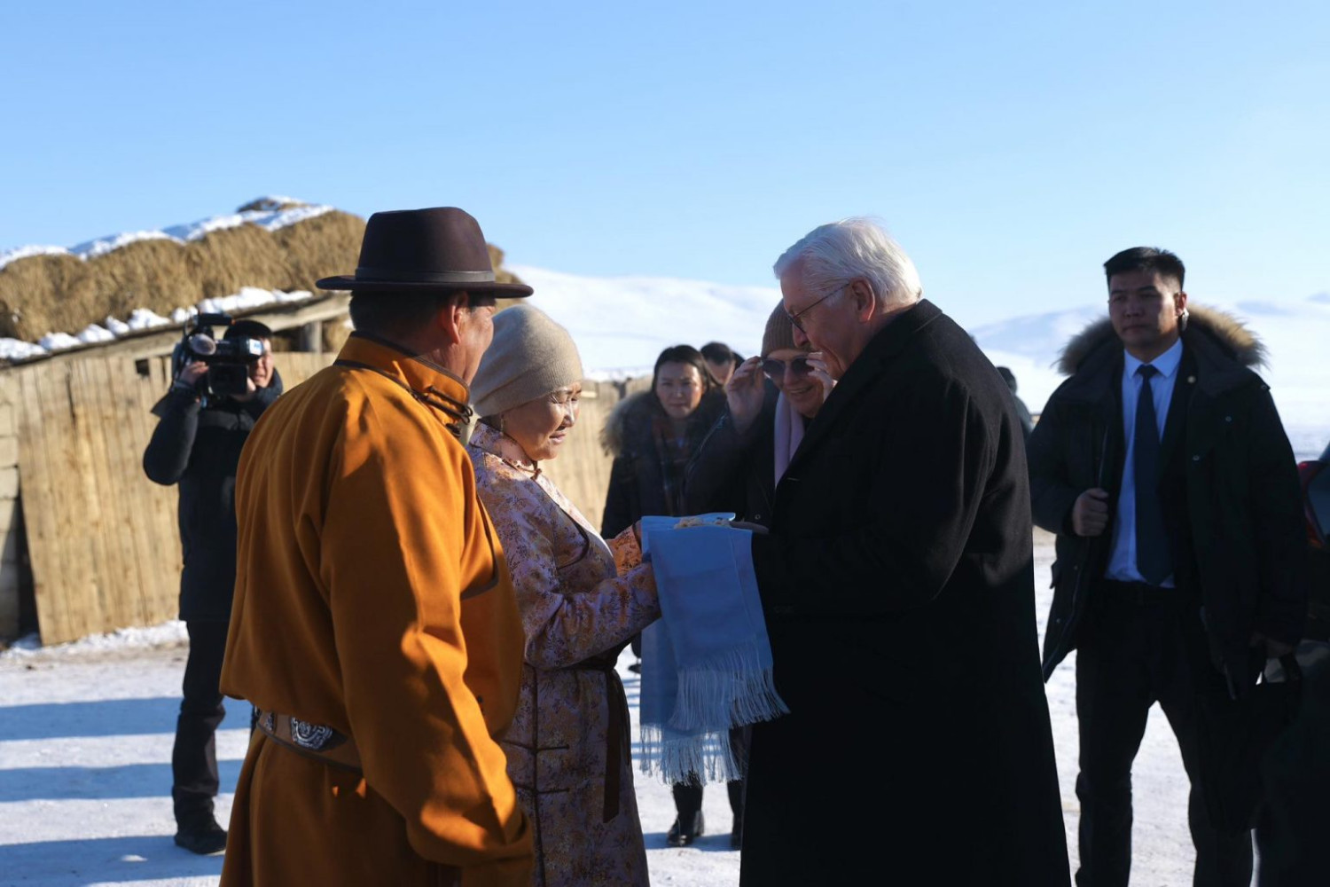 ФОТО ХБНГУ ын Ерөнхийлөгч Ф В Штайнмайэр гэргийн хамт монгол айлд зочлов