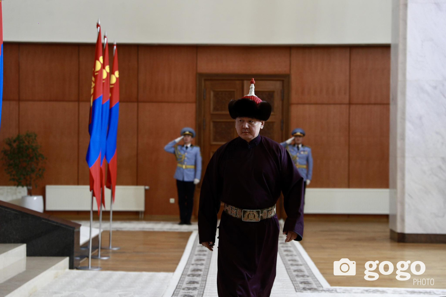 ФОТО Ерөнхийлөгч УИХ ын дарга Ерөнхий сайд нар ахмад настнуудыг
