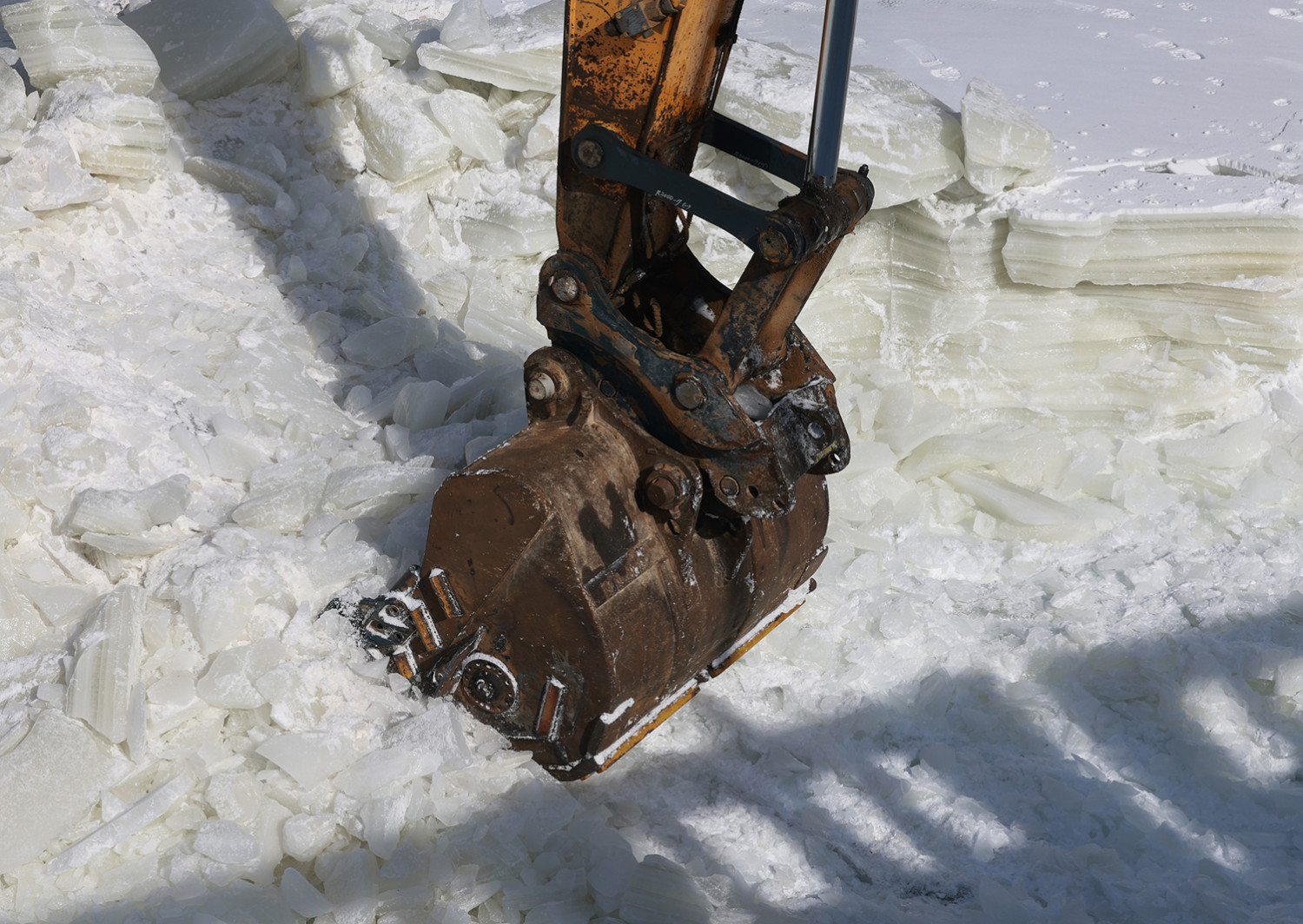 PHOTO: 21,340 tons of ice from Selbe river transported