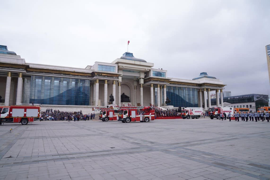 ФОТО Онцгой байдлын албаны ойд зориулсан цэргийн ёслол хүндэтгэлийн жагсаал боллоо