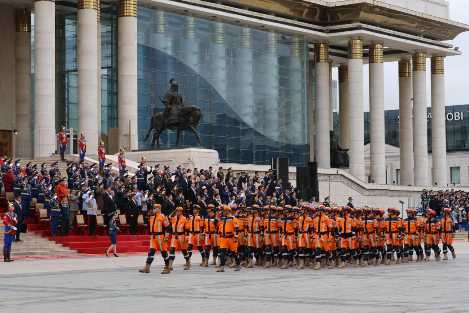ФОТО Онцгой байдлын албаны ойд зориулсан цэргийн ёслол хүндэтгэлийн жагсаал боллоо