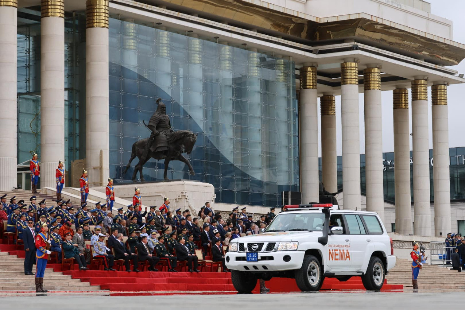 ФОТО Онцгой байдлын албаны ойд зориулсан цэргийн ёслол хүндэтгэлийн жагсаал боллоо