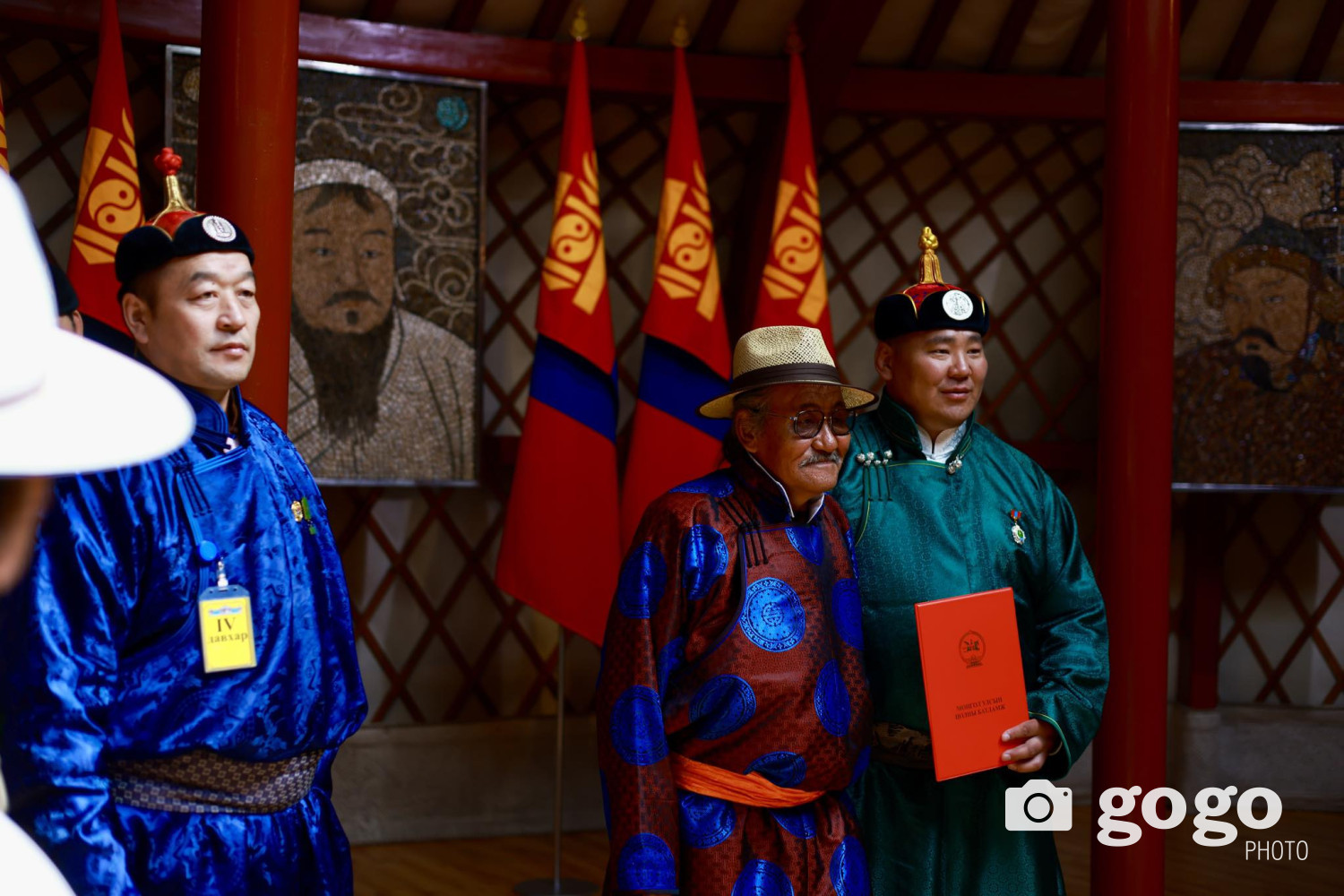 ФОТО: Таван бөхөд цол, чимэг нөхөж олголоо