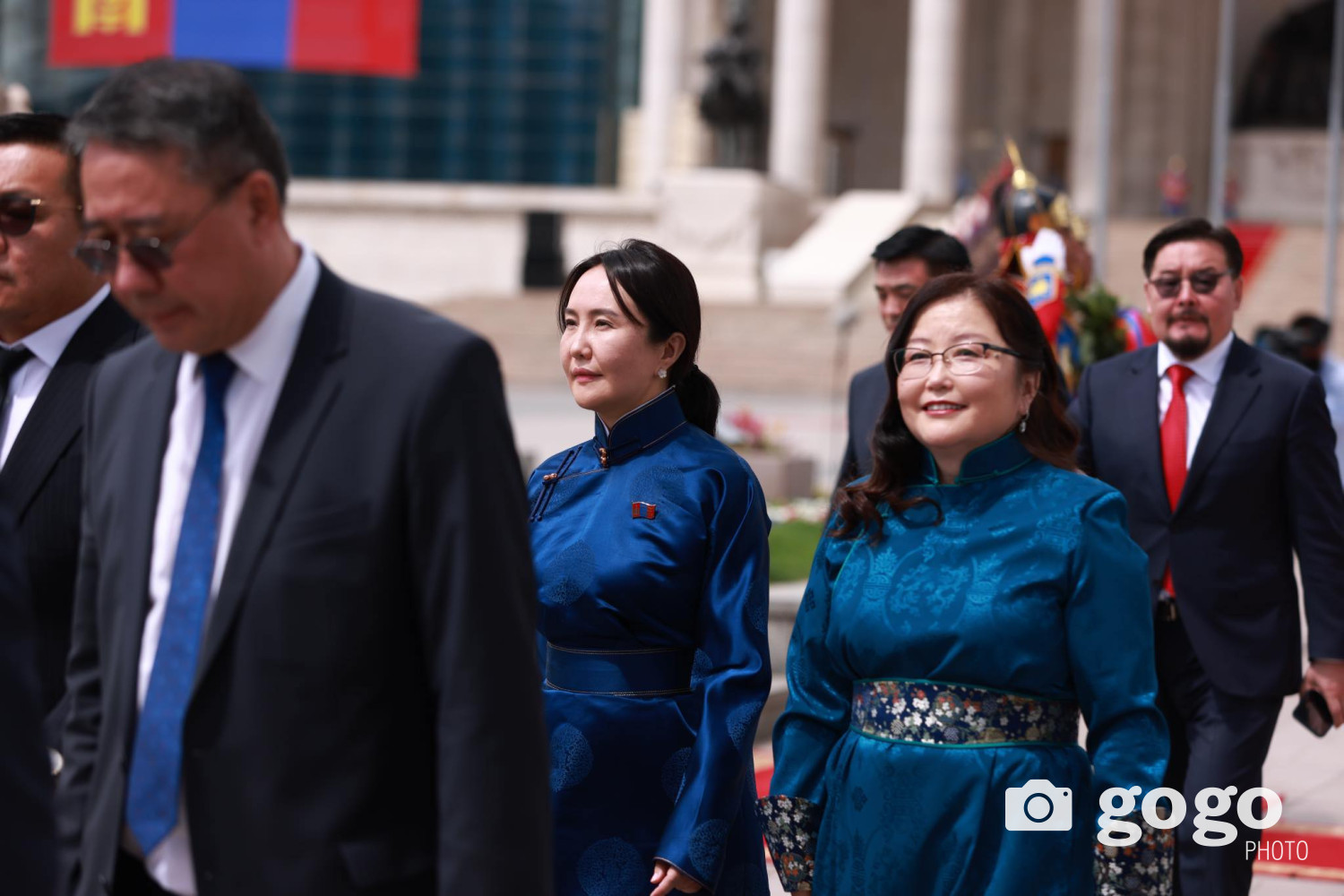 Жанжин Д Сүхбаатарын хөшөөнд цэцэг өргөж Их эзэн Чингис хааны хөшөөнд хүндэтгэл үзүүллээ