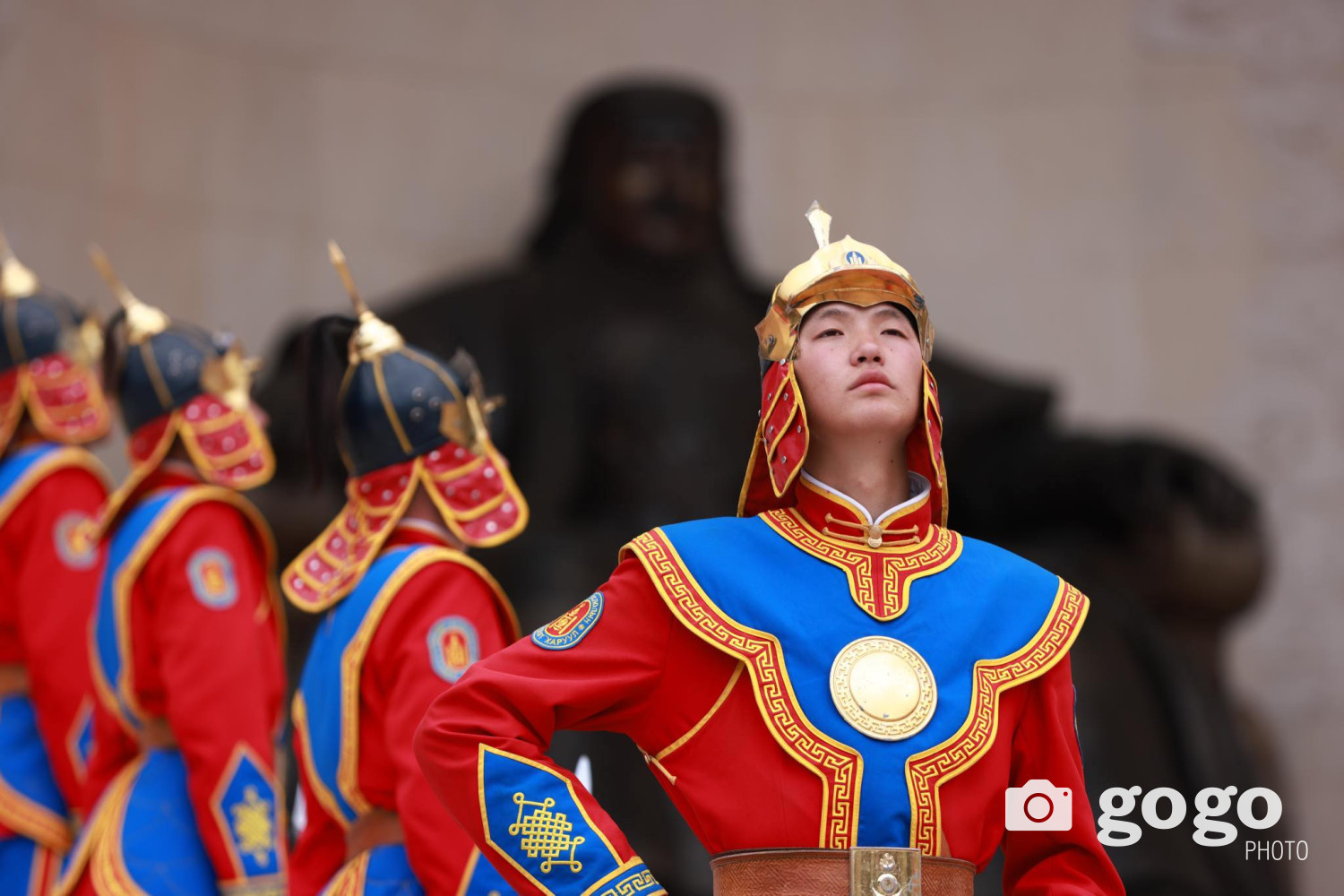 Жанжин Д Сүхбаатарын хөшөөнд цэцэг өргөж Их эзэн Чингис хааны хөшөөнд