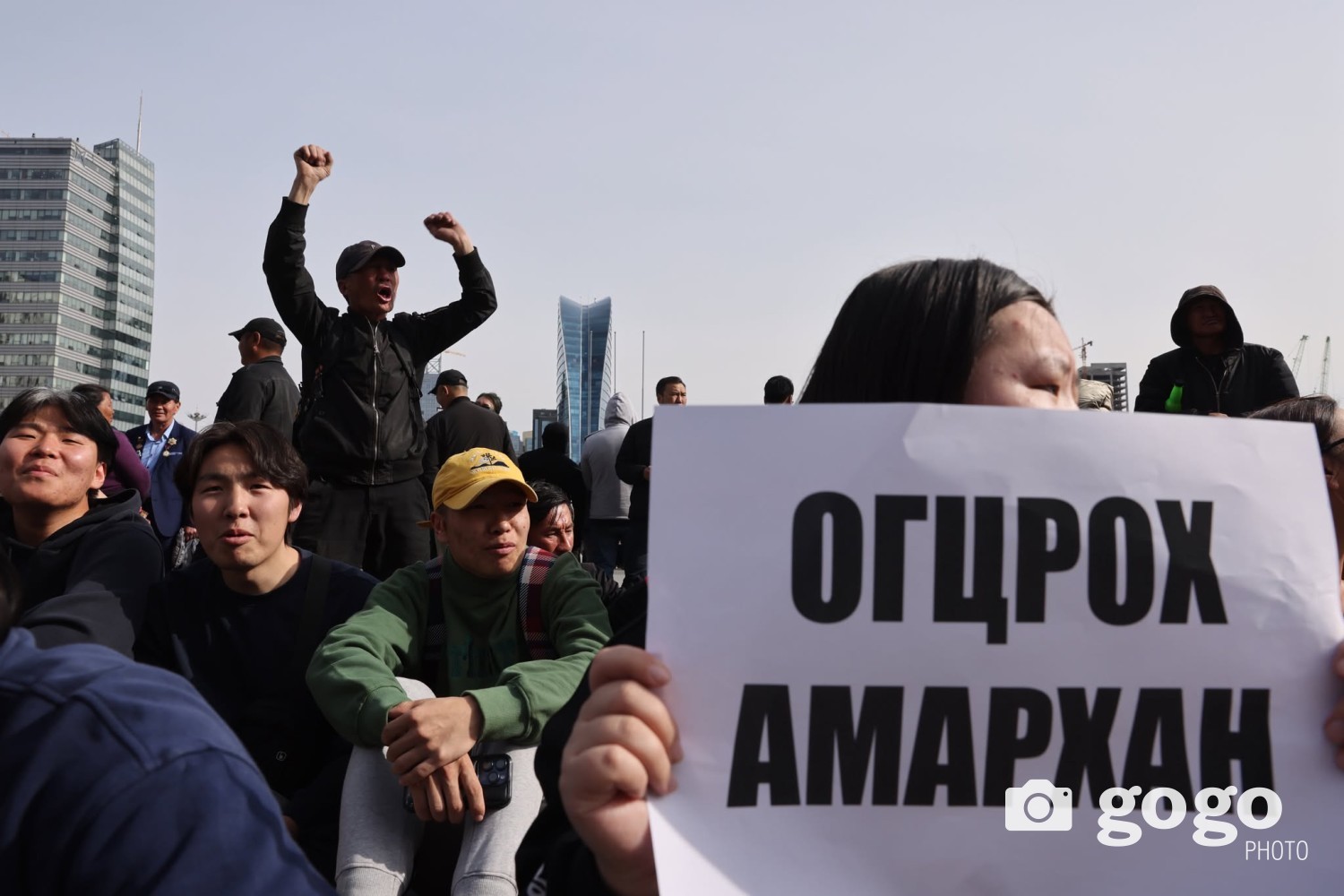 ФОТО: "Огцрох амархан" VS "Ухаа худгаа авъя"